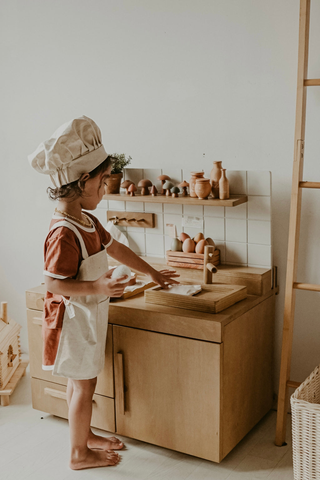Twinkle Apron with Hat – A Greener Wood